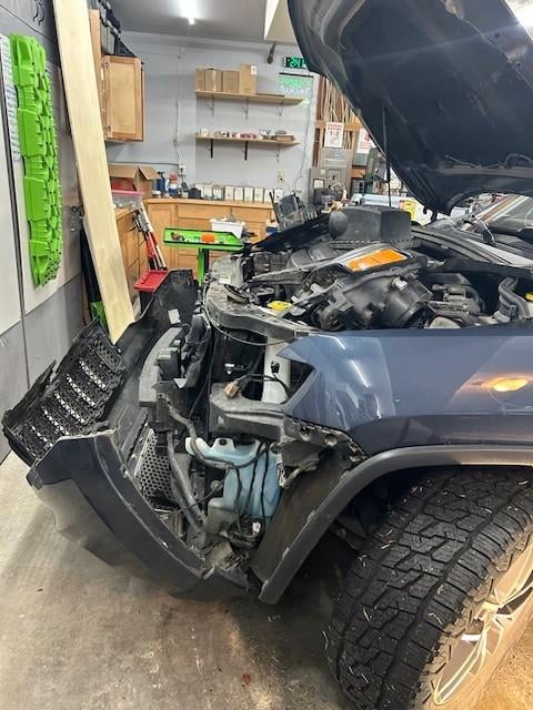 Jeep Grand Cherokee Driver Side Headlight Bulb Replacement Guide
