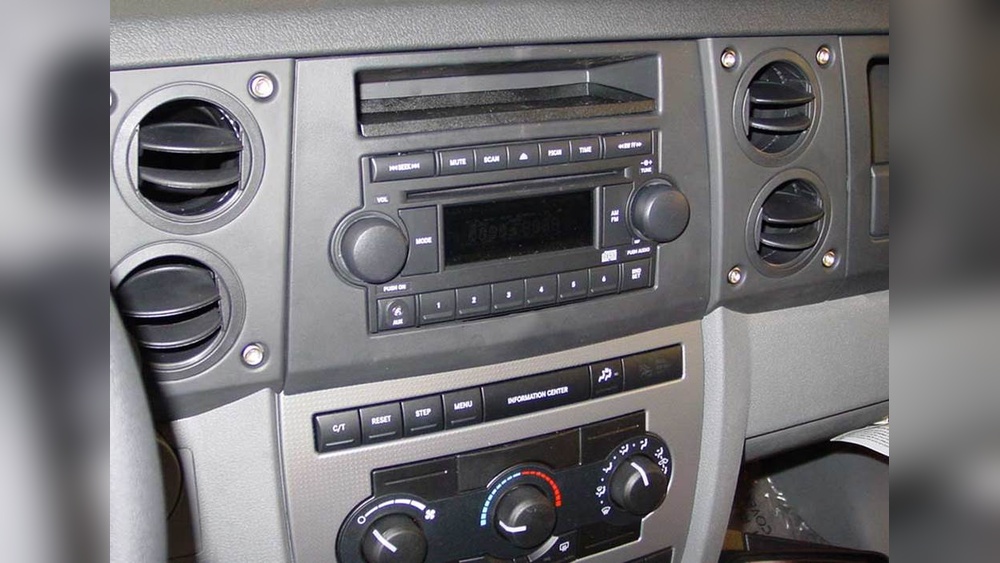 Does 2006 Jeep Commander Have Bluetooth