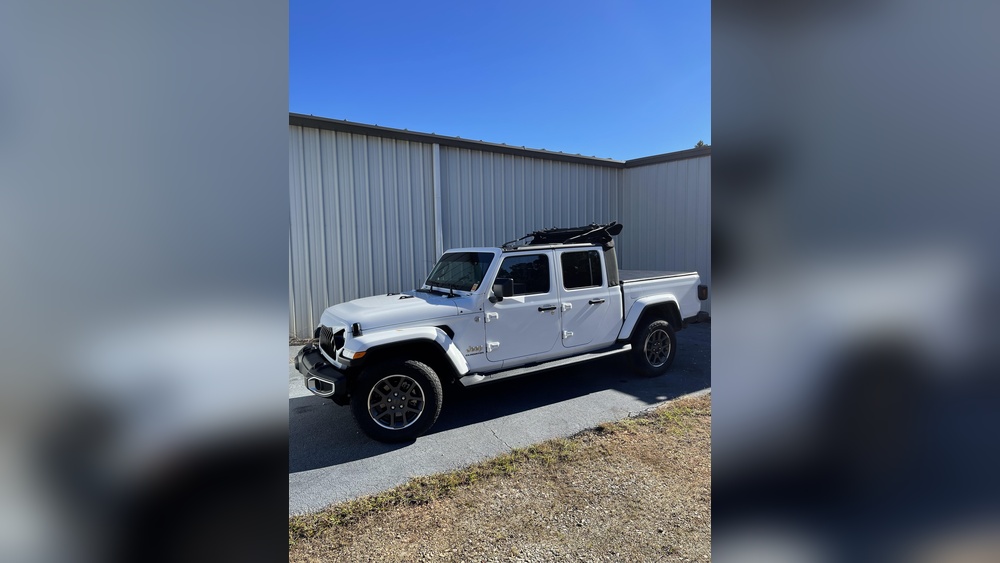 Does Jeep Gladiator Come With Soft Top? Complete Owner’s Guide