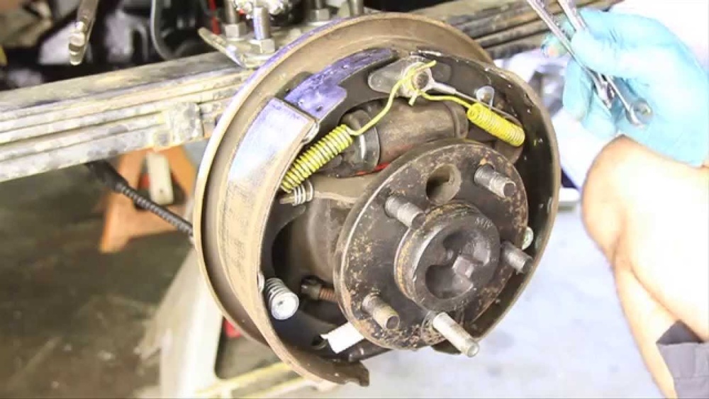 How To Change Jeep YJ Drum Brakes Wheel Cylinder Easily