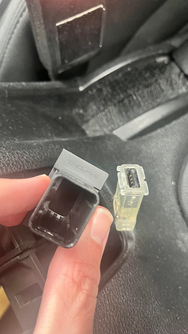 Jeep Wrangler USB Port Center Console Problems: Quick Fixes