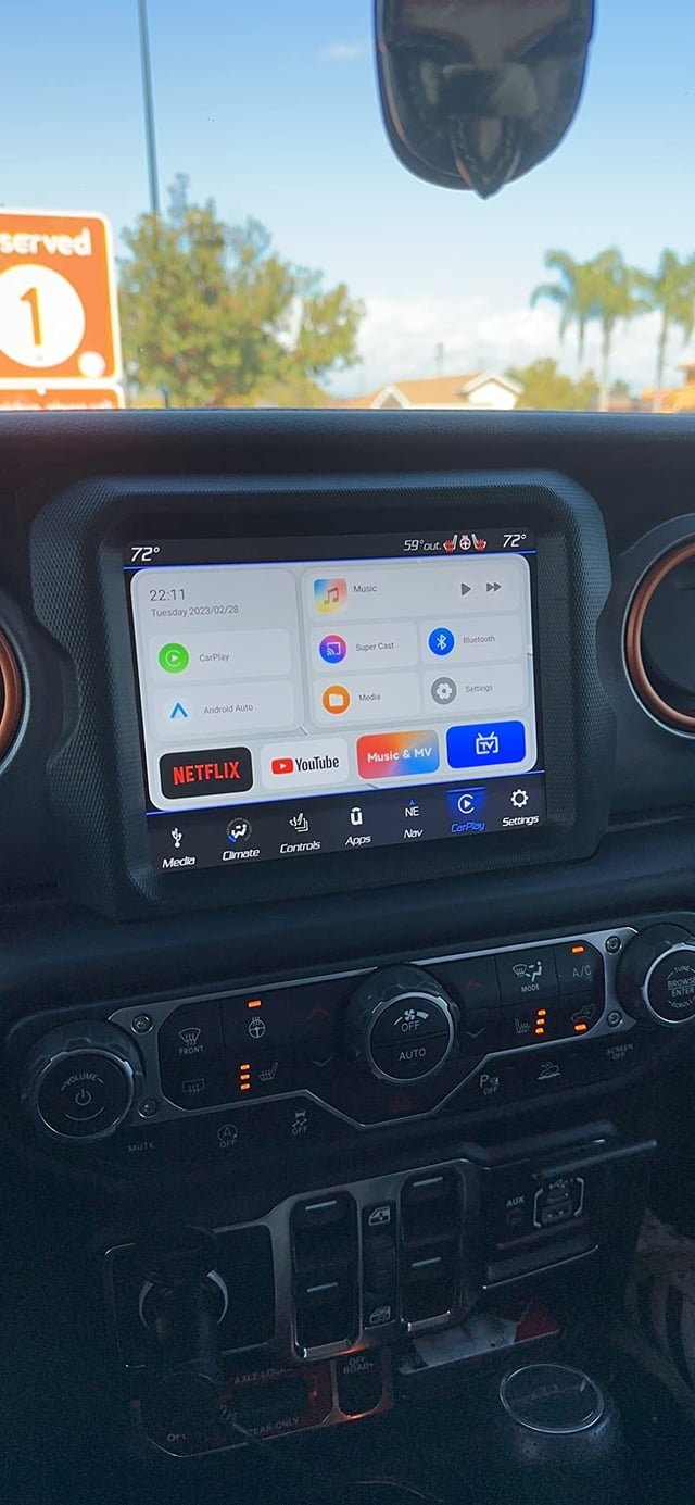 Does Jeep Gladiator Have Apple Carplay? Essential Features Explained